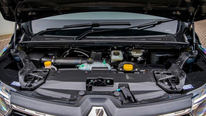 Ford Custom vs Renault Trafic: 2025 Ultimate Guide